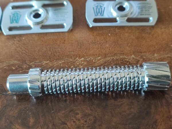 Review - Oliworks Meteorite 304 s/s razor set with all 3x baseplates ...